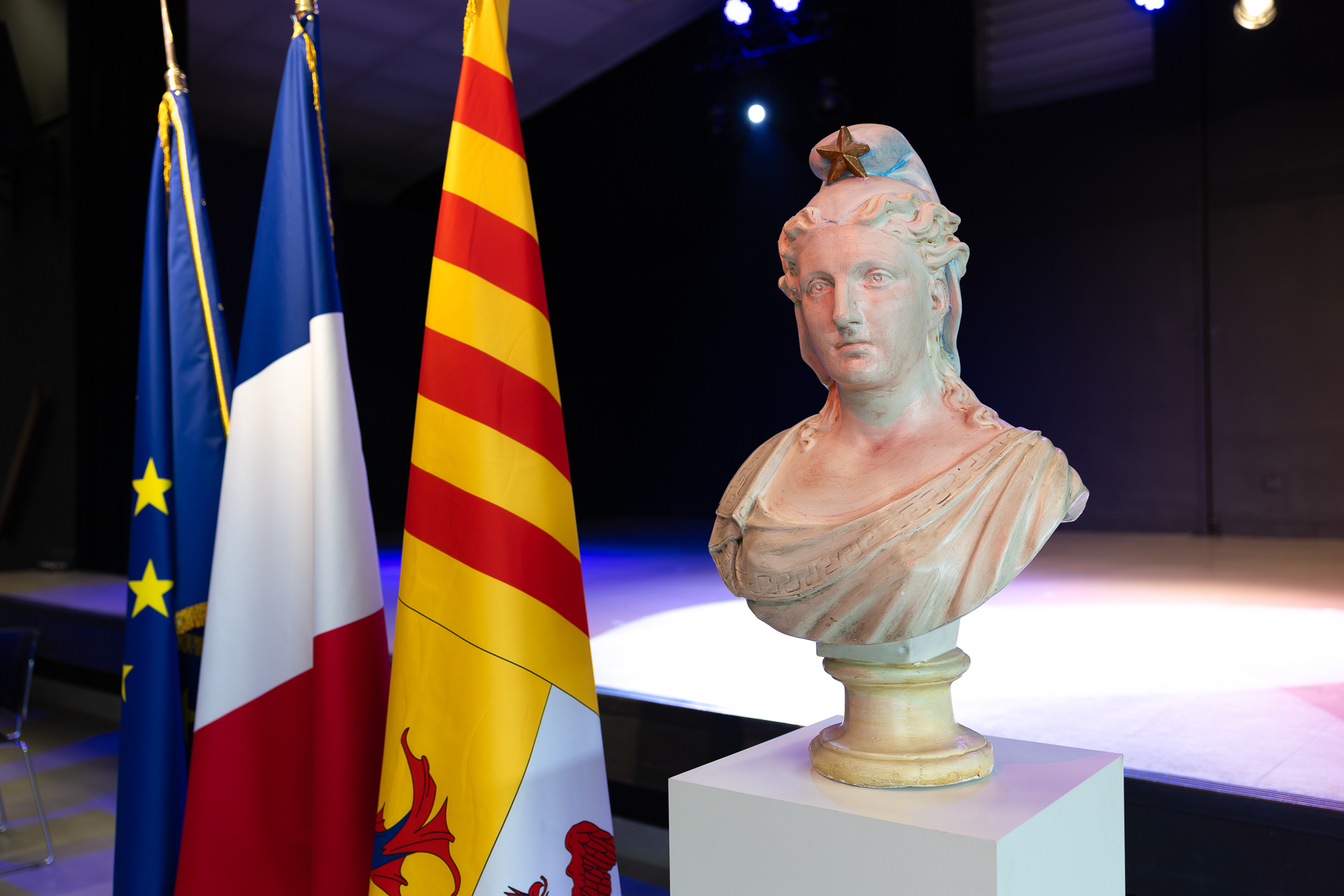 SIX-FOURS-LES-PLAGES : Philippe COMANI : « Le retrait du drapeau ...